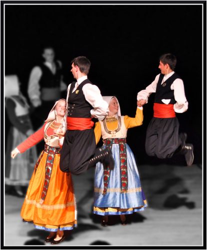 Danses De Bretagne Bleuniadur Danses And Musiques De Bretagne