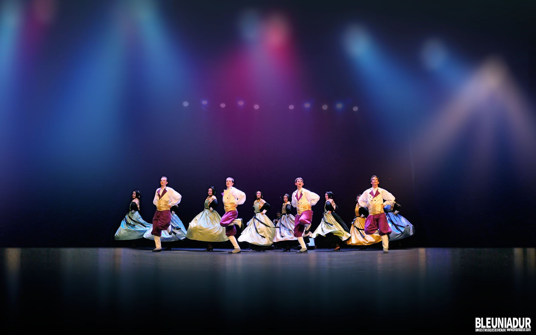 Bleuniadur Spectacle De Danses En Bretagne Bleuniadur Danses