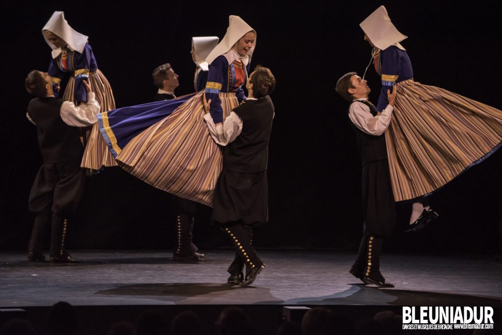 Bleuniadur Danses Traditionnelles Bretonnes Bleuniadur Danses